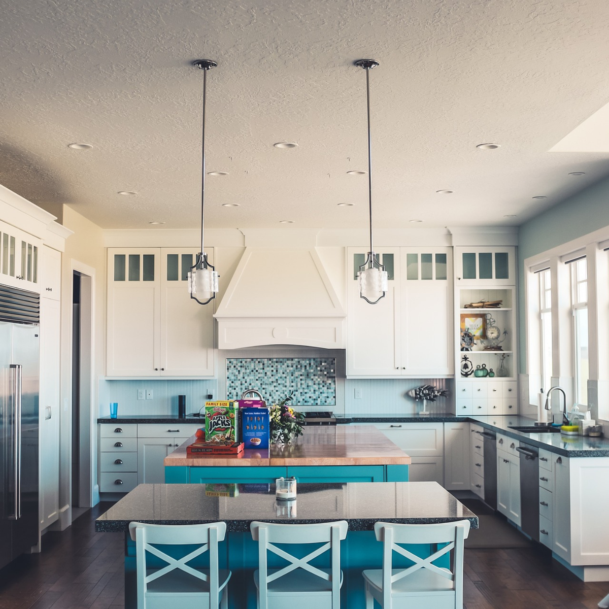 Modern Interior Design: How Lighting Shapes the Way a Space Feels ...